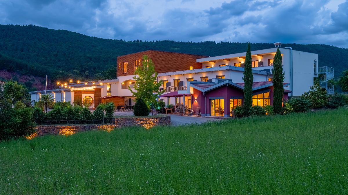 Weingut Helmstetter Main-Vinotel | Regiothek